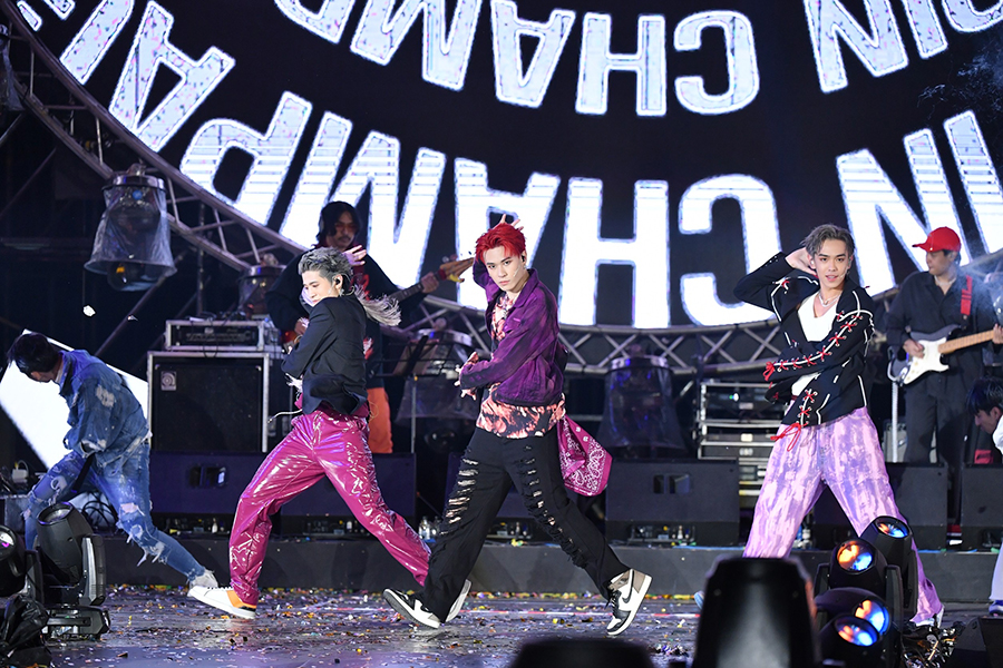 4NOLOGUE Comback ระเบิด! ราชมังฯ เซอร์ไพรส์จัดหนัก TRINITY EP.02 พร้อมเปิดตัว bXd และ DVI เอาใจ ...